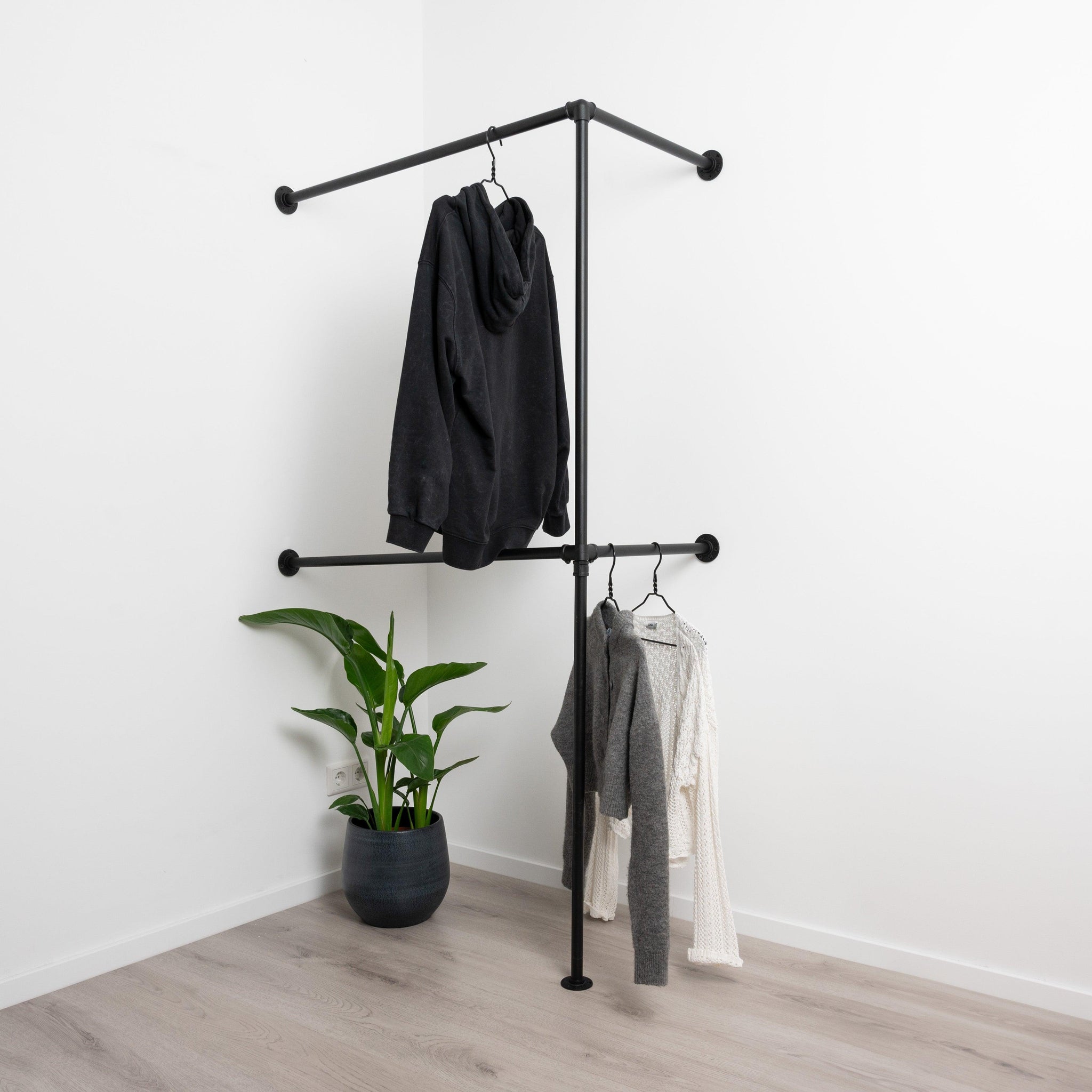 Kleiderstange mit viel Stauraum - Industrial Design - Modell Hendrik